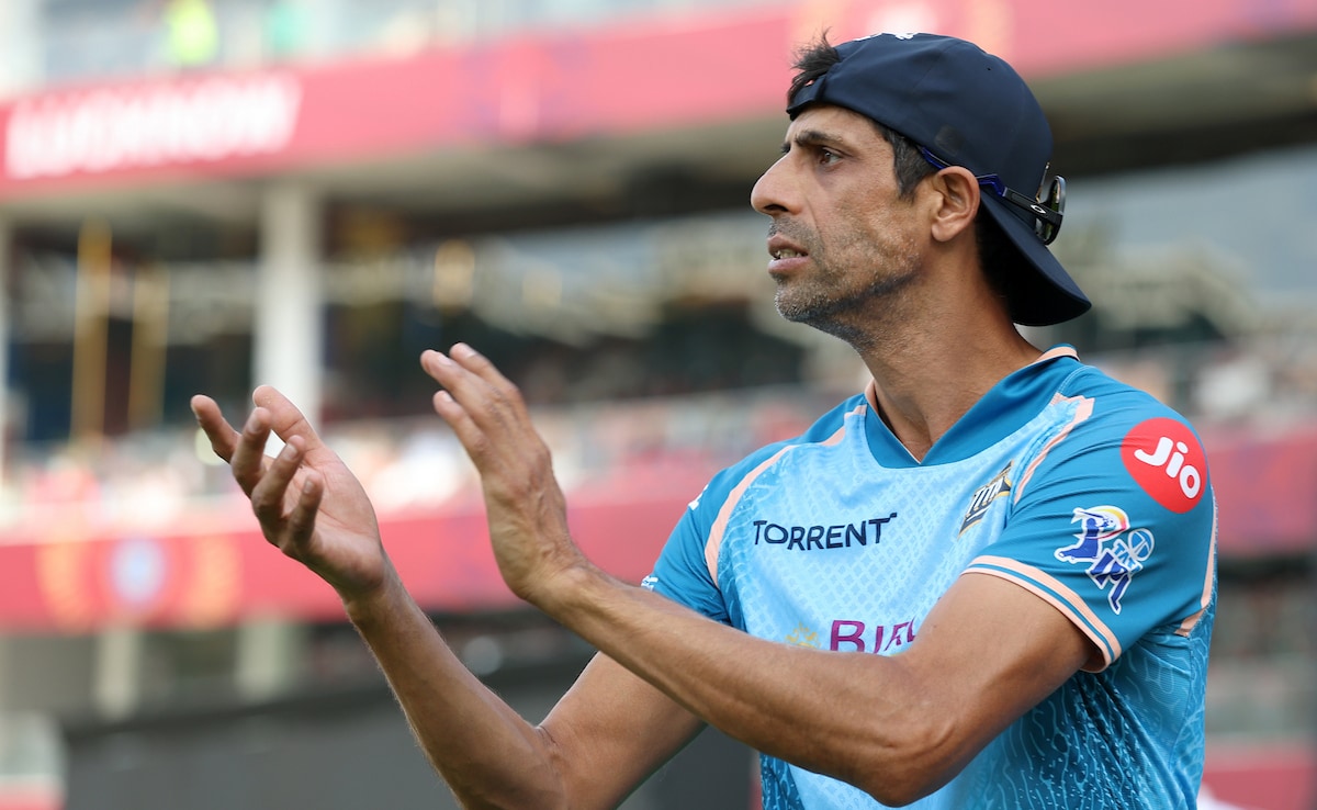 Ashish Nehra like a football coach, keeps everyone united in Gujarat ...
